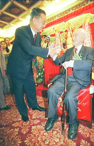 KMT rolls out the red carpet for Chen's 100th - Taipei Times