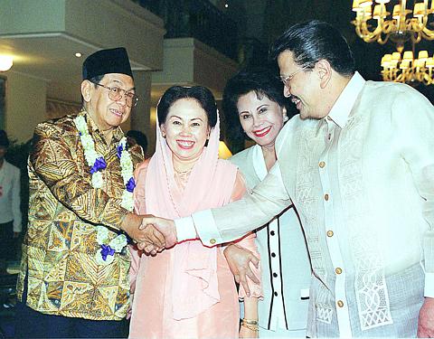 Wahid in favor of Aceh referendum - Taipei Times