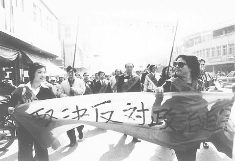 A look back on the road to democracy - Taipei Times