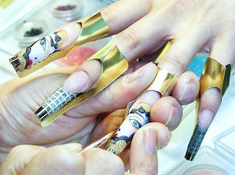 Recession claws into nail artistry - Taipei Times