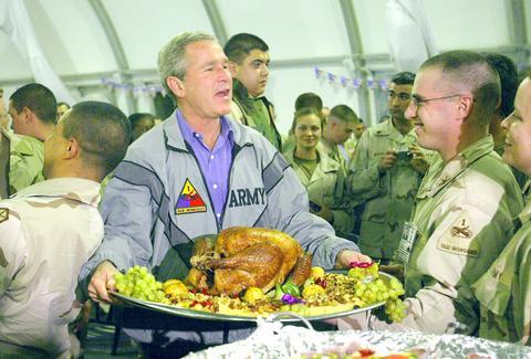 Bush pays surprise visit to troops in Iraq - Taipei Times