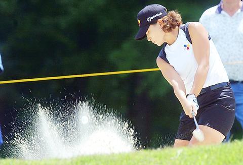 Aree Song shoots into lead - Taipei Times