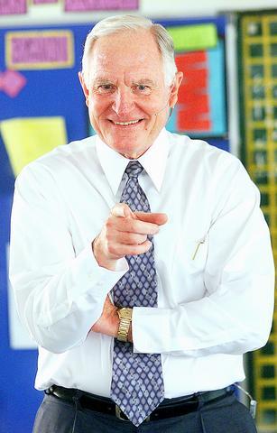 Intel chief gets down on his knees - Taipei Times