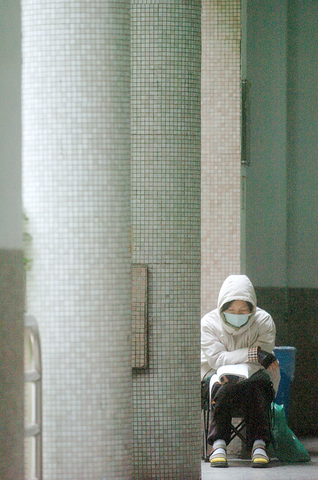 Thousands flock to first-stage college entry tests - Taipei Times