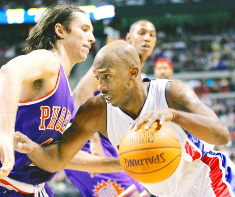 Billups revs up Pistons - Taipei Times