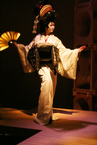 The Chinese snake lady slithers into Kabuki style - Taipei Times