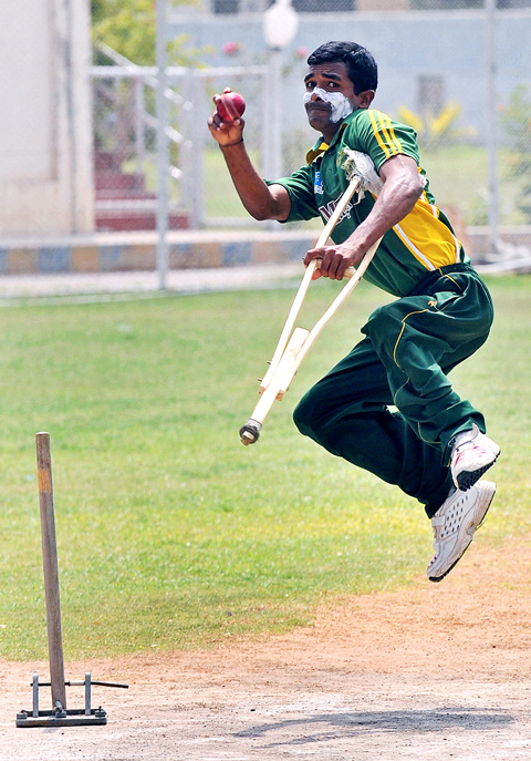 Disabled cricketers make their dreams reality in Pakistan - Taipei Times