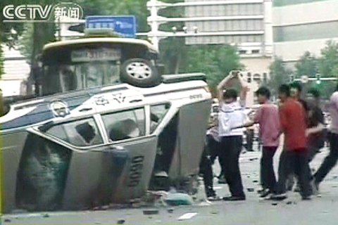 Xinjiang riot claims 140 lives: Beijing - Taipei Times