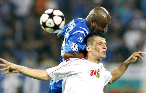 Lyon put five past Anderlecht - Taipei Times