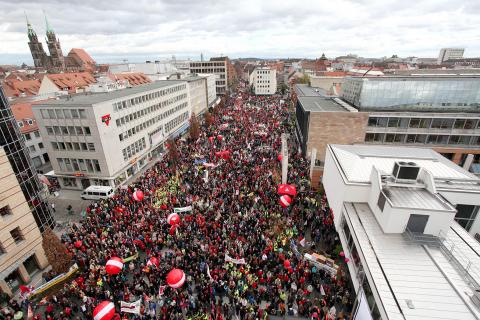 German protests ramp up pressure on Merkel - Taipei Times
