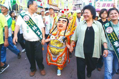 2010 ELECTIONS: Chen Chu rally entertained by Taiwanese folk songs ...