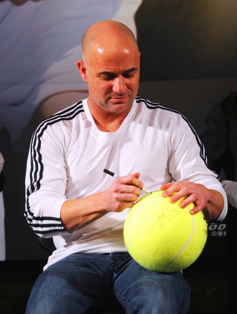 Tennis legend Andre Agassi in rematch against Marat Safin - Taipei Times