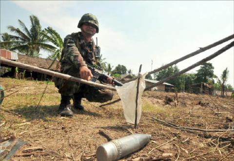 Thai, Cambodian troops clash again - Taipei Times