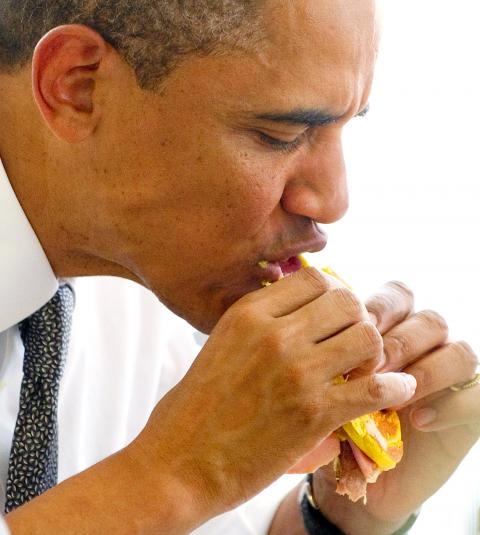 Obama visits Puerto Rico to court the Hispanic vote - Taipei Times