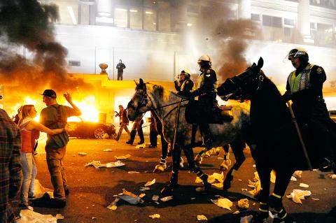 Mobs riot in Vancouver after Cup loss - Taipei Times