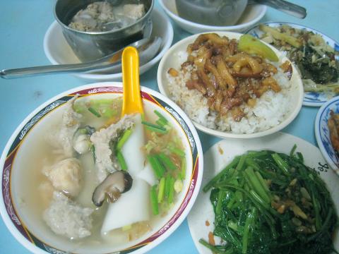 Restaurant review: Chinfeng Braised Pork Rice (金鋒魯肉飯) - Taipei Times