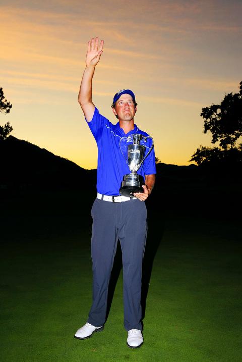 GOLF: Molder prevails in playoff as hot dog hurled at Tiger - Taipei Times