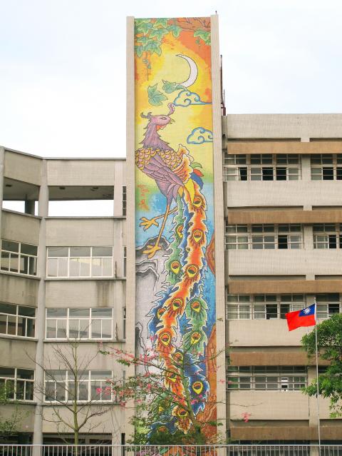 Fengming elementary becomes ceramic city 藝術進校園 鳳鳴國小如陶藝城 - Taipei Times