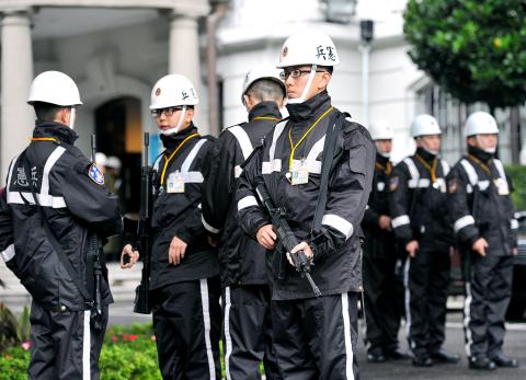 Compulsory military service cut further - Taipei Times