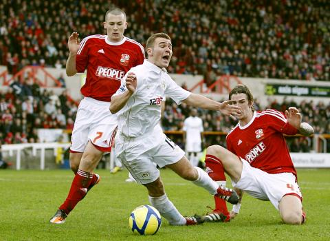 Di Canio’s ‘best moment’ as fourth-tier Swindon shock Premier League ...