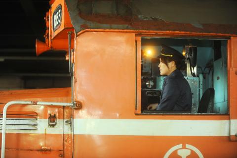 TRA’s first female train driver cleared to take control - Taipei Times