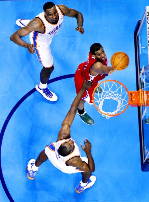 Chris Paul Dunking Clippers