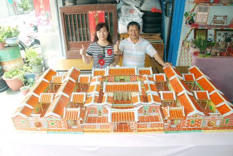 Couple builds mini replica of historic building using cards - Taipei Times