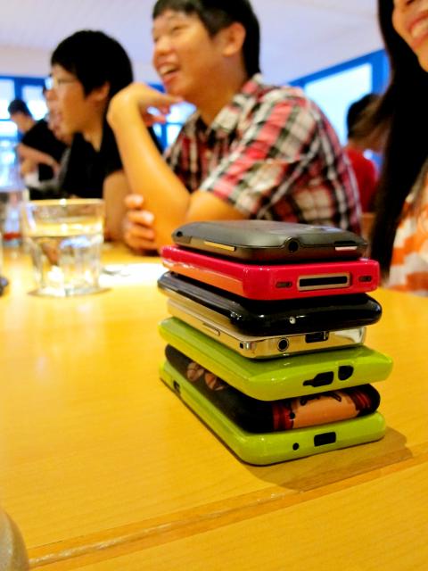 FEATURE: New group fights phone addiction - Taipei Times