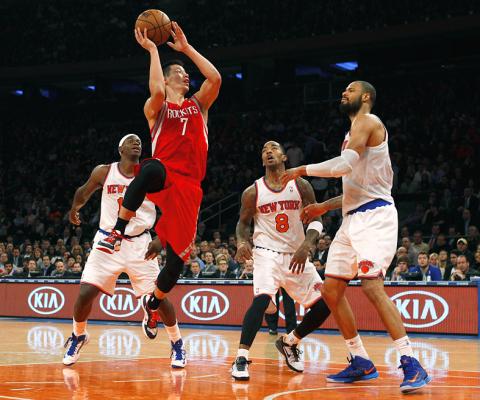 ‘Linsanity’ returns to NY as Rockets hand Knicks defeat - Taipei Times