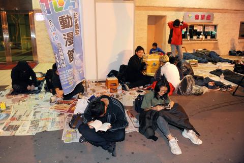 Comic fans brave cold for chance to meet their idols - Taipei Times