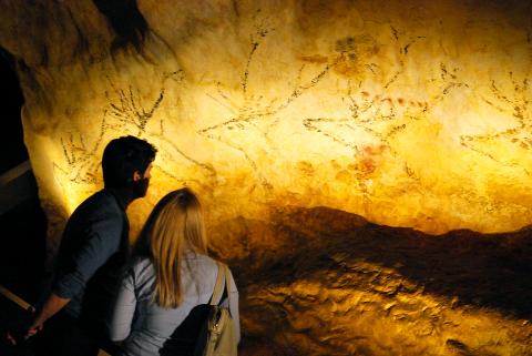 Cave painting show opens in Chicago - Taipei Times