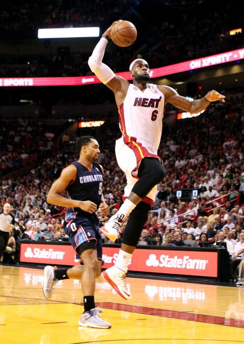 NBA: King James leads Miami Heat to 26th straight win - Taipei Times