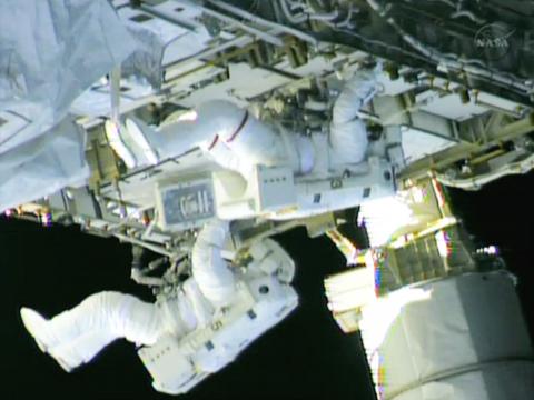 NASA astronauts end spacewalk to fix leak - Taipei Times