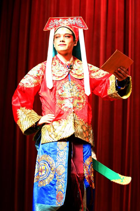 Opera: Trying something old - Taipei Times