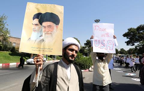 Iranians cheer and protest chat with Obama - Taipei Times