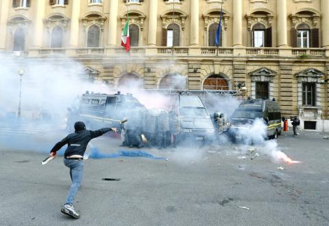 Thousands protest against austerity in Italy, Portugal - Taipei Times