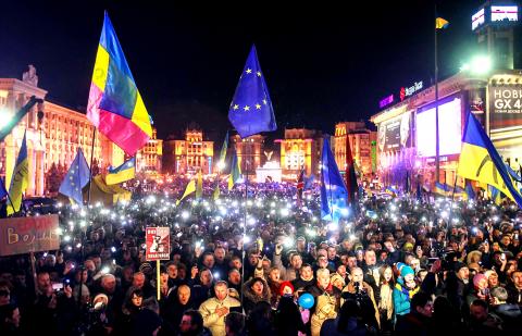 Dozens wounded as Kiev police break up protests - Taipei Times