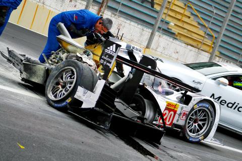 Interlagos accident leaves Mark Webber hospitalized - Taipei Times