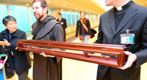 Walking cane of a Catholic saint brings luck to Taiwan 天主教聖女手杖 為台祈福 ...