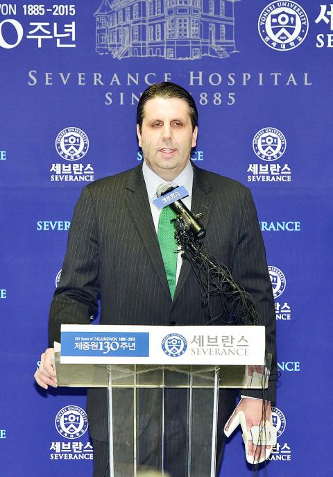 Wounded US diplomat leaves Seoul hospital after knifing - Taipei Times
