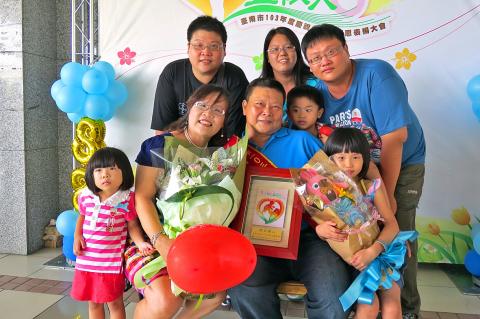 Tainan pair look back on 22 years as foster parents - Taipei Times