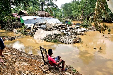 Aid pledged for Myanmar as death toll rises to 69 - Taipei Times