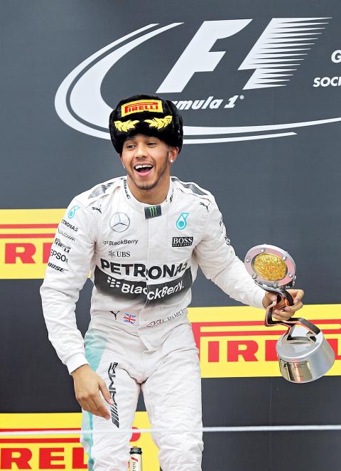 Britain’s Hamilton heeds dad’s words as F1 title beckons - Taipei Times