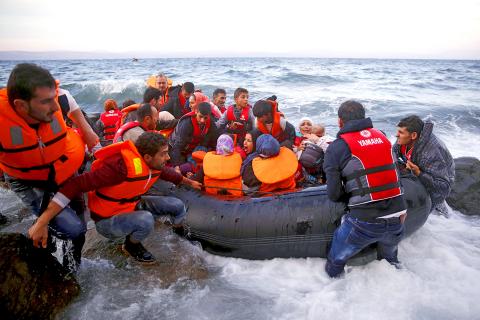 Refugees might cause ‘tectonic changes’: Tusk - Taipei Times