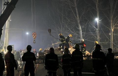 China building collapse leaves 17 workers dead - Taipei Times