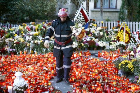 Thousands march as toll rises from Romania fire - Taipei Times