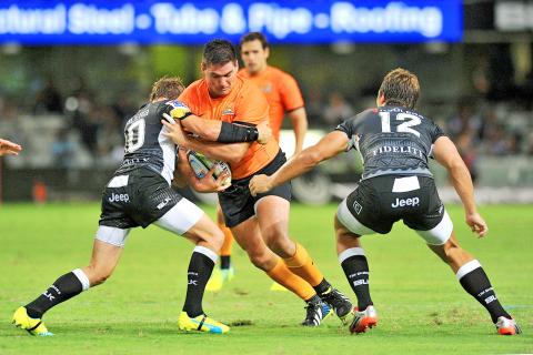 Pietersen boots Sharks to victory - Taipei Times