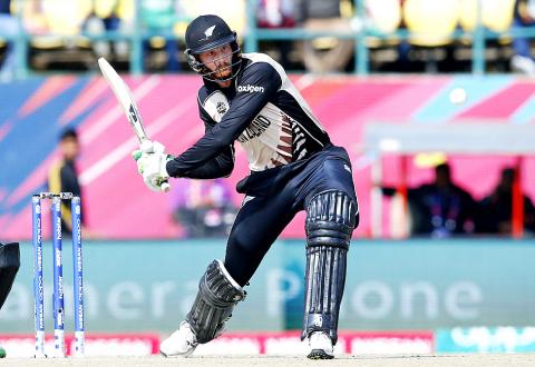 NZ bowlers sink Australia defending small total - Taipei Times
