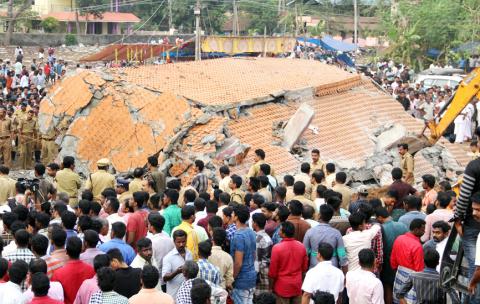 More than 100 die in India as temple engulfed by flames - Taipei Times