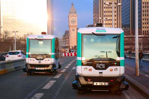 Paris experiments with driverless buses - Taipei Times